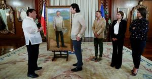 Filipino-Chinese Artist Paints President Duterte's Portrait - The Pinoy OFW